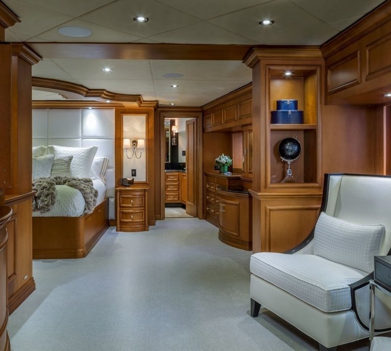 Yacht M3, Intermarine | CHARTERWORLD Luxury Superyacht Charters